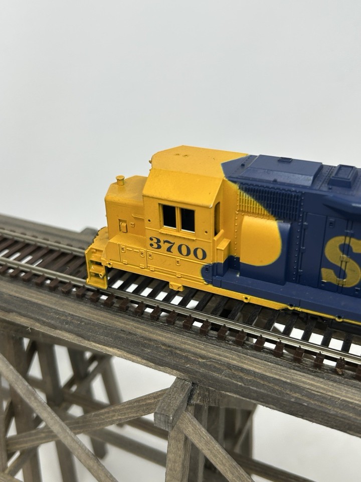 HO-Scale Atlas Gp40 Santa Fe 3700 Diesel Locomotive Shell Only | eBay
