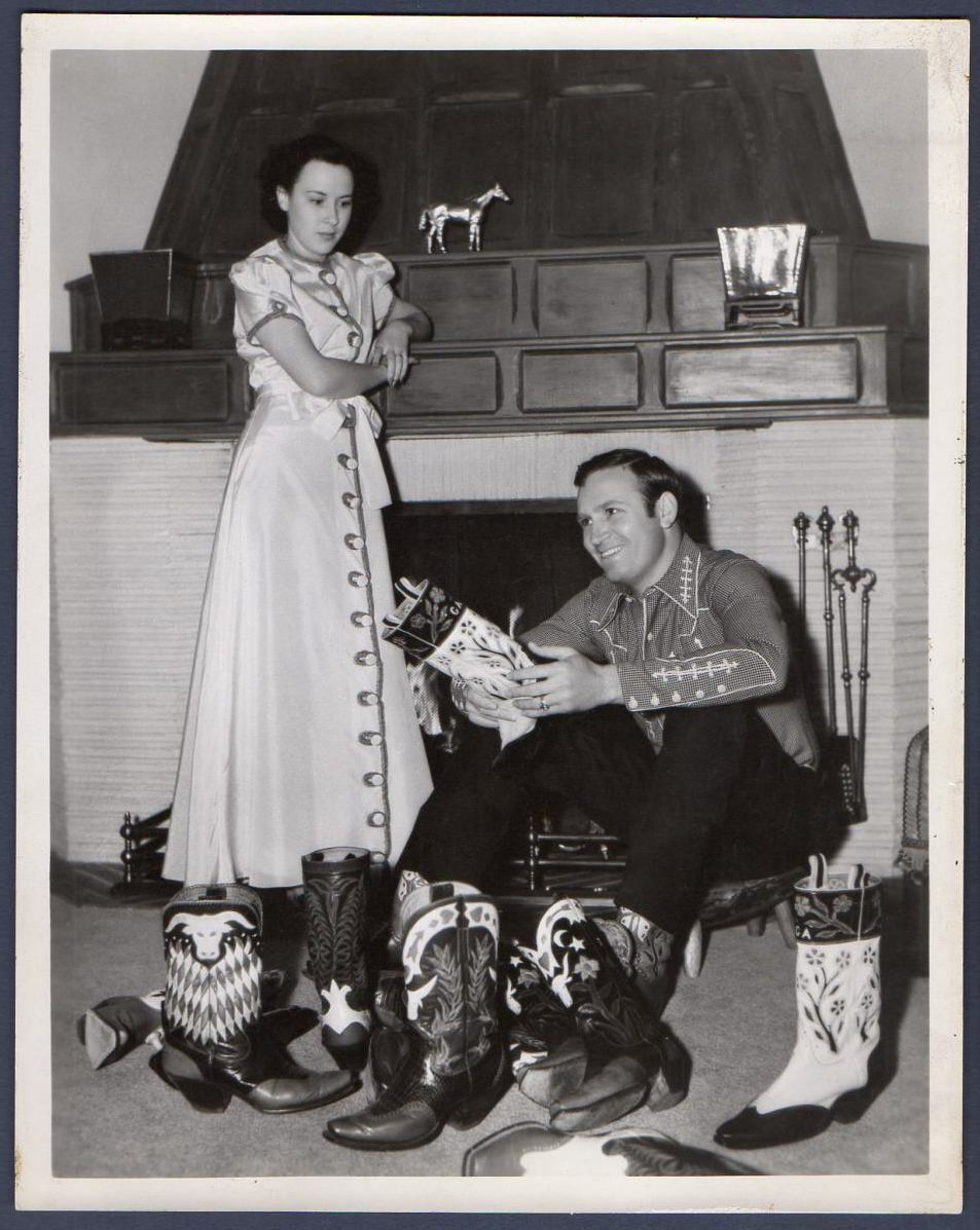 GENE AUTRY and his cowboy boots 1941 VINTAGE ORIG PHOTO singing cowboy ...