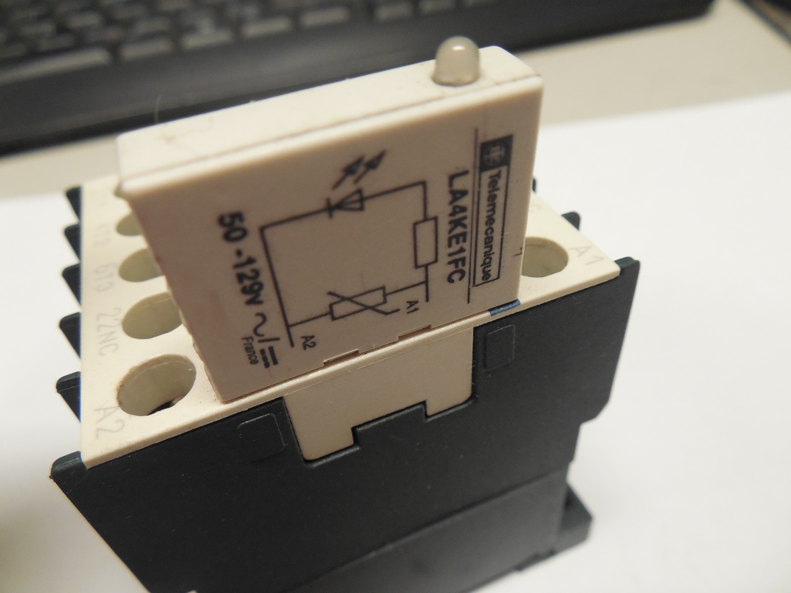 TELEMECANIQUE CONTACTOR LC1K06 01F7 110V COIL 20A A MP LC1K0601F7 w ...