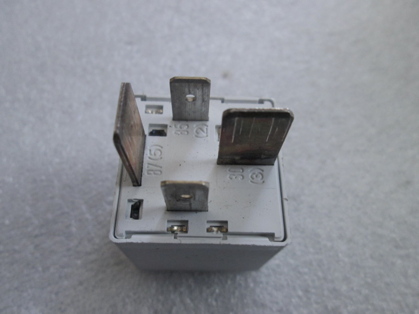 Relay # 100 for AUDI VW - 7mo 951 253a Pa66-g25 for sale online | eBay