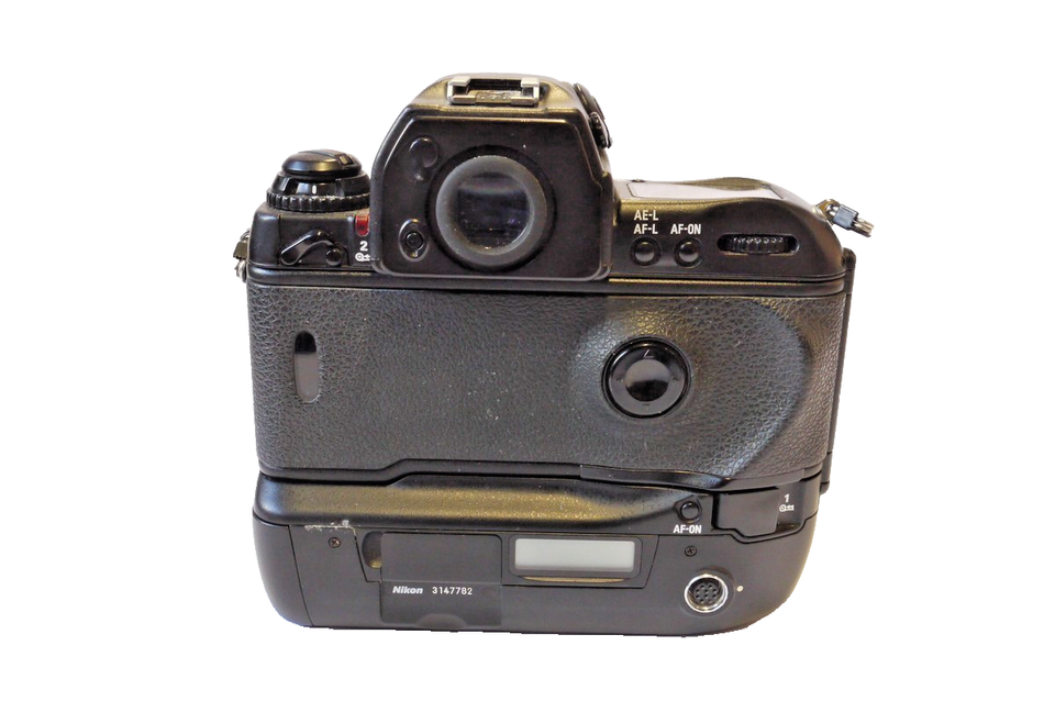 Nikon F5 35mm AF Professional SLR body, cap, MN-30 Battery Pack. NEEDS ...
