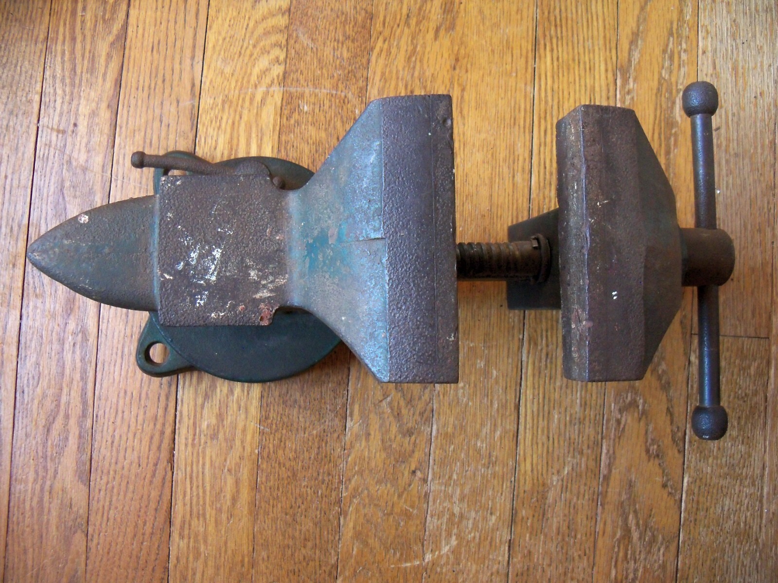 VINTAGE LITTLESTOWN HARDWARE AND FOUNDRY CO. NO. 450 -4 3/4" JAWS VISE ...