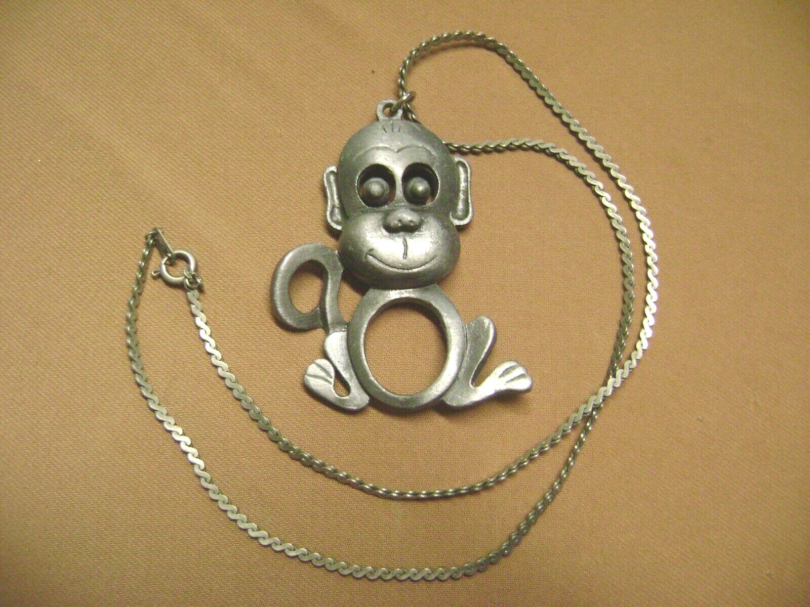 VINTAGE CUTE LARGE MONKEY 18" LENTH SILVER TONE CHAIN PENDANT NECKLACE ...