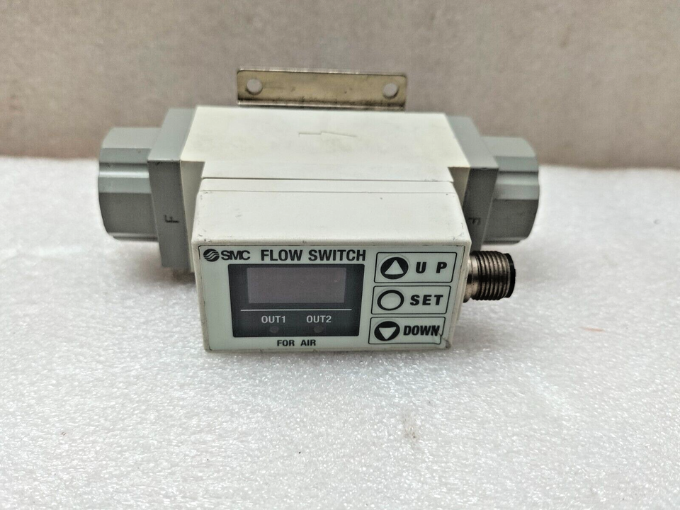 SMC PF2A711-F03-67 DIGITAL FLOW CONTROL SWITCH 10-100 L/MIN 12-24VDC | eBay
