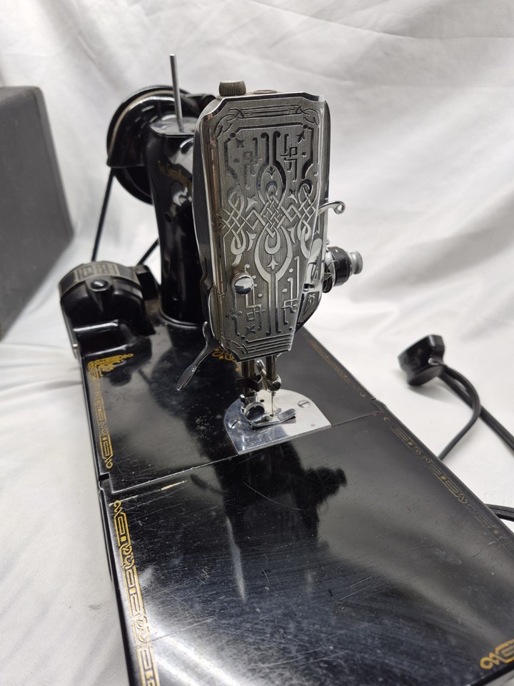 Singer Featherweight 221 Sewing Machine 1946 AG Serial w/ Case ...