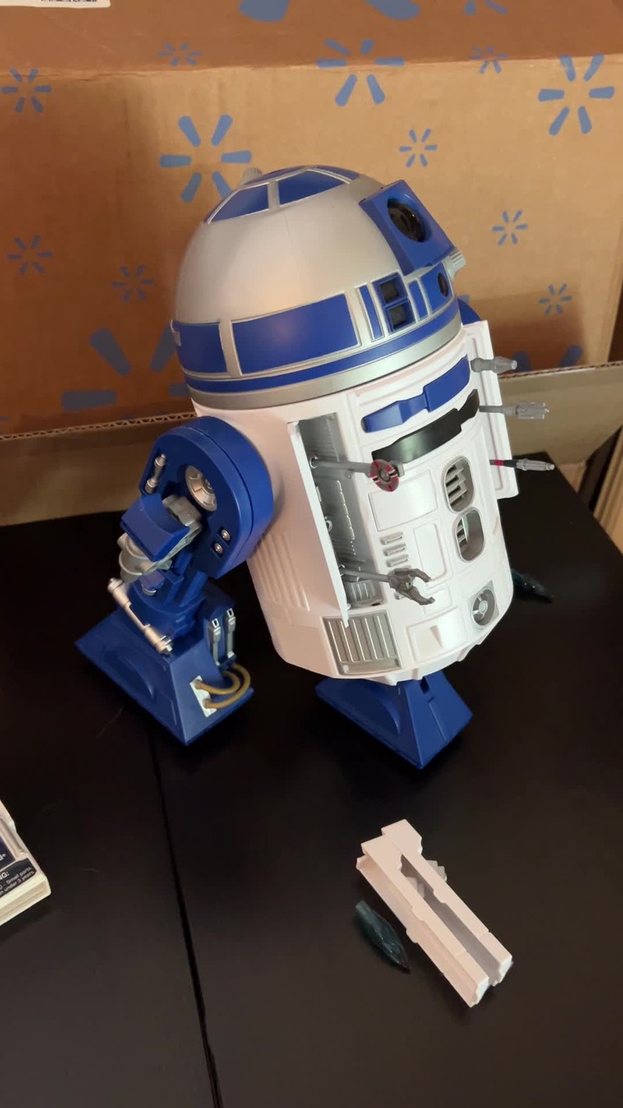 Star Wars Galaxy's Edge Droid Depot R2-D2 W/Remote Working | eBay