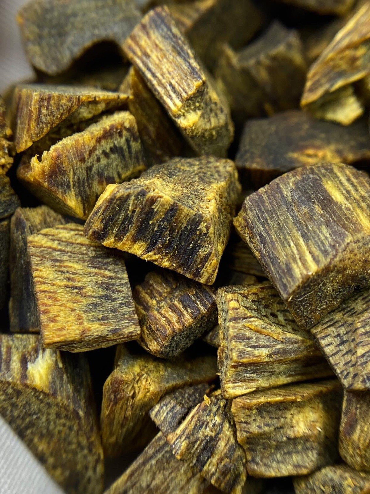 Old White Kynam Agarwood Chunks | Sinking KyNam Incense Wood | 10G ...