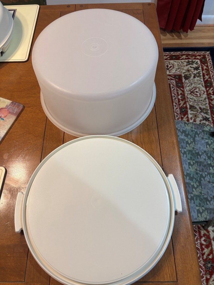 VINTAGE TUPPERWARE WHITE CREAM IVORY 12" CAKE KEPPER CARRIER w/ LID ...