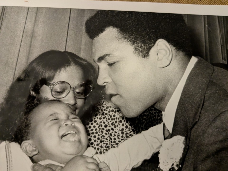 Muhammad Ali & Daughter beautiful 1977 Associated Press Photo Boxing ...