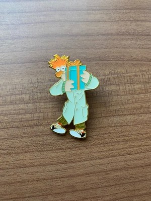 Beaker with Christmas Present - Muppets Holiday Blind Box Enamel Pin ...