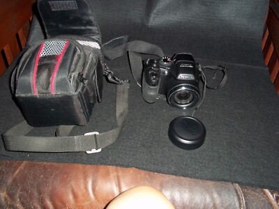 Fuji Finepix S2000HD 10mp Camera Excellent Working with strap and Carry ...