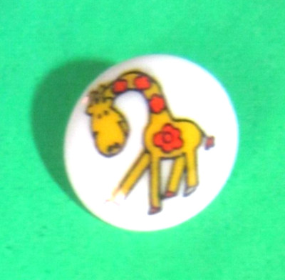 VINTAGE JHB 22177 9/16" GIRAFFE WHITE PLASTIC SHANK NOVELTY BUTTON ...
