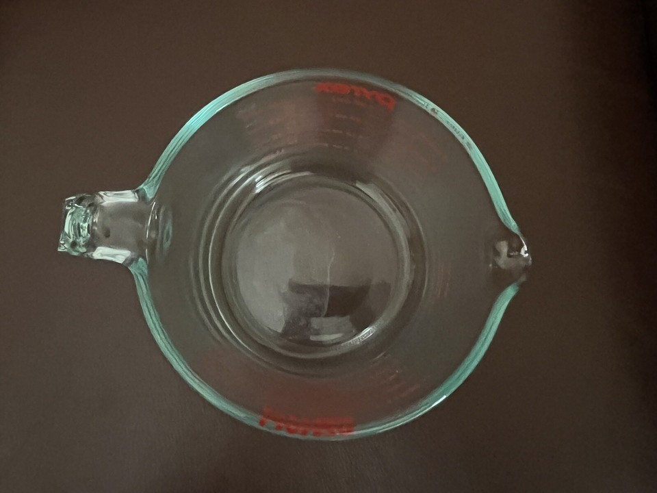 PYREX 4 Cup Measuring Cup Tinted Glass Red Letters Numbers Open Handle ...