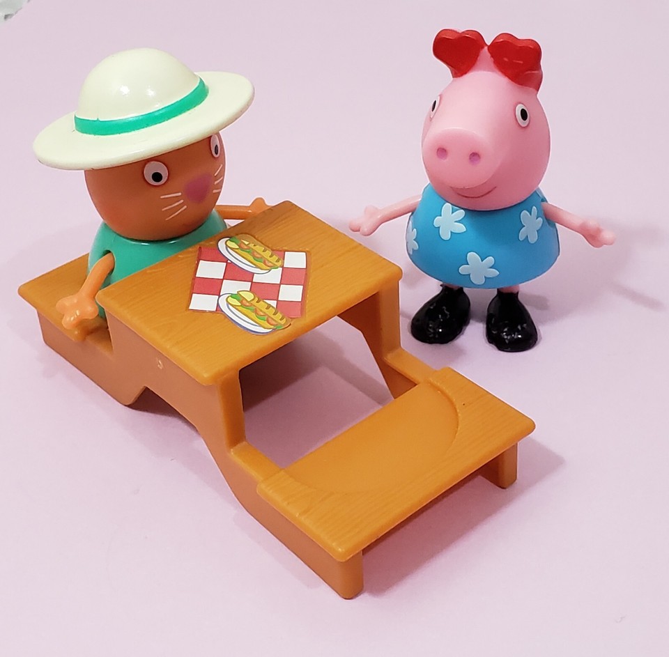 Peppa Pig Picnic Time - Includes Peppa Pig Candy Cat Picnic Table | eBay