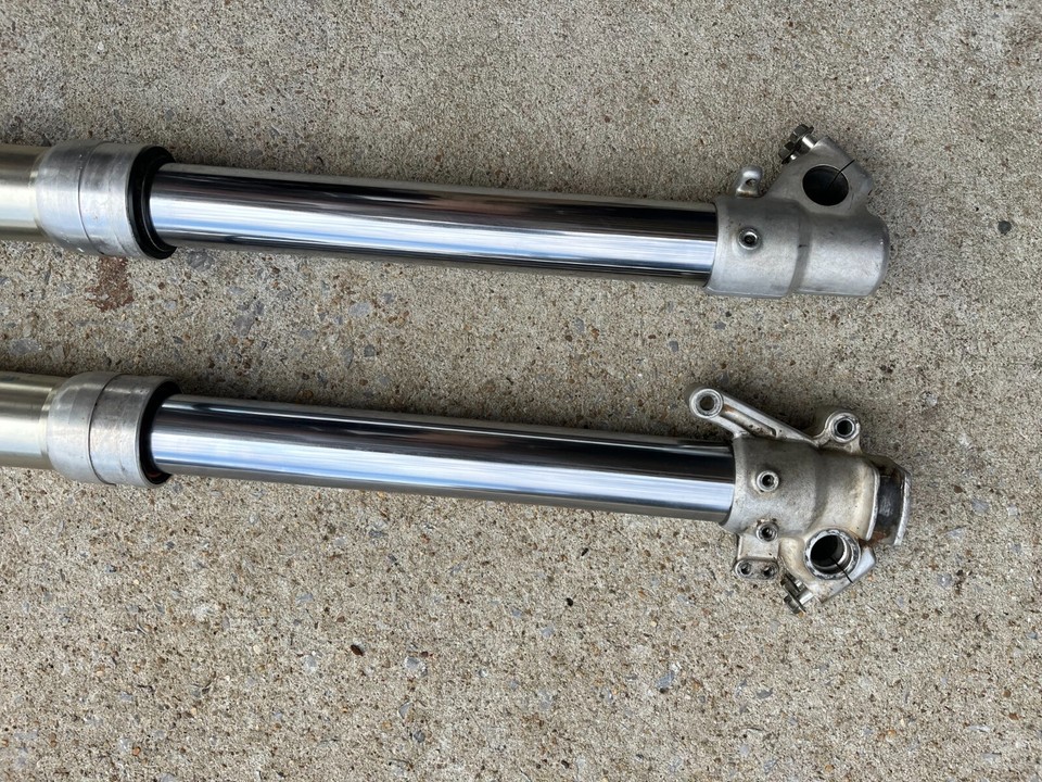 1997 YAMAHA YZ125 FRONT FORKS- GOOD LEFT LEG, RIGHT LEG FOR PARTS, OR ...