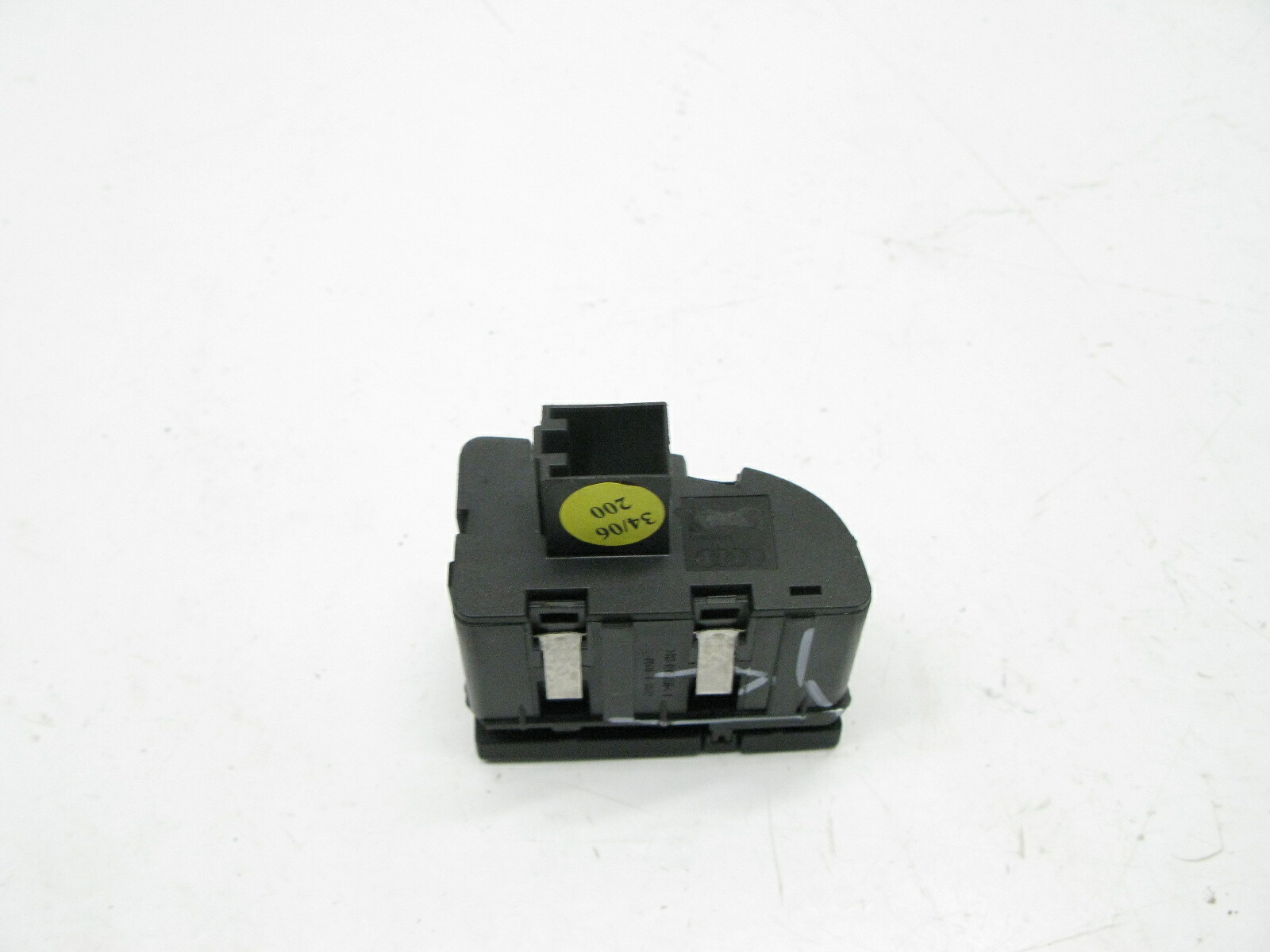 05-11 AUDI C6 A6 S6 QUATTRO GLOVE BOX RELEASE LCD DISPLAY SWITCH BUTTON ...
