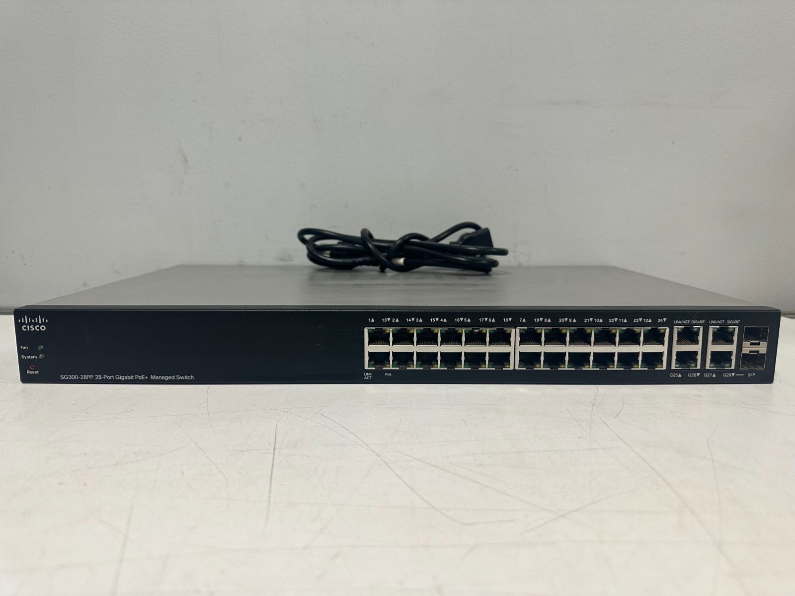 Cisco SG300-28P 28-Port Gigabit PoE Managed Switch NO/EARS #N562 ...