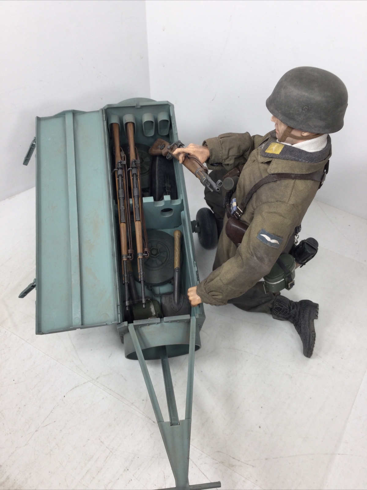 1/6 CUSTOM WW2 GERMAN LUFTWAFFE FALLSCHIRMJAGER W/ DROP CANISTER ...