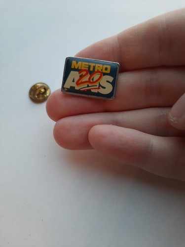 Pin's Métro 20 Ans Metro Magasin Grossiste Shop Badge Pin Pins ...