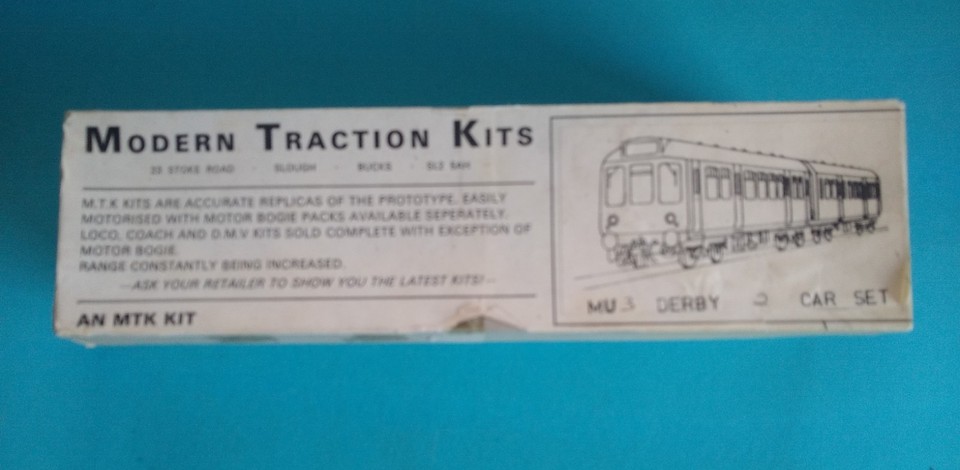 Boxed Modern Traction Kits Tin & White Metal OO Gauge BR 2 Car DMU Set ...