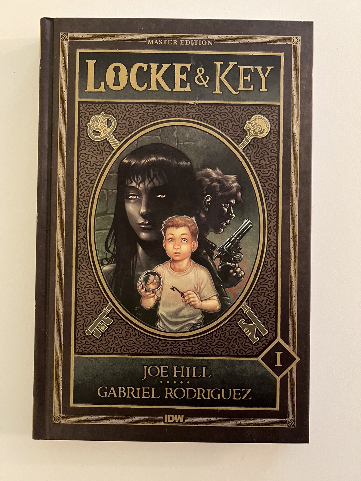 Locke & Key Master Edition Volume 1 by Joe Hill (1631402242) Hardcover ...