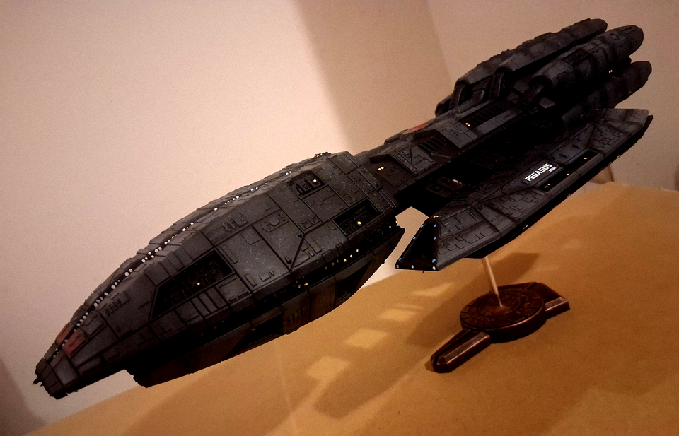 Battlestar Galactica "PEGASUS" model kit, completed, Moebius | eBay