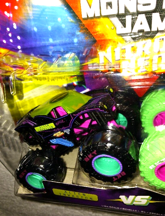 MONSTER JAM NITRO NEON ALIEN INVASION vs MEGALODON 1/64 DIECAST MONSTER ...