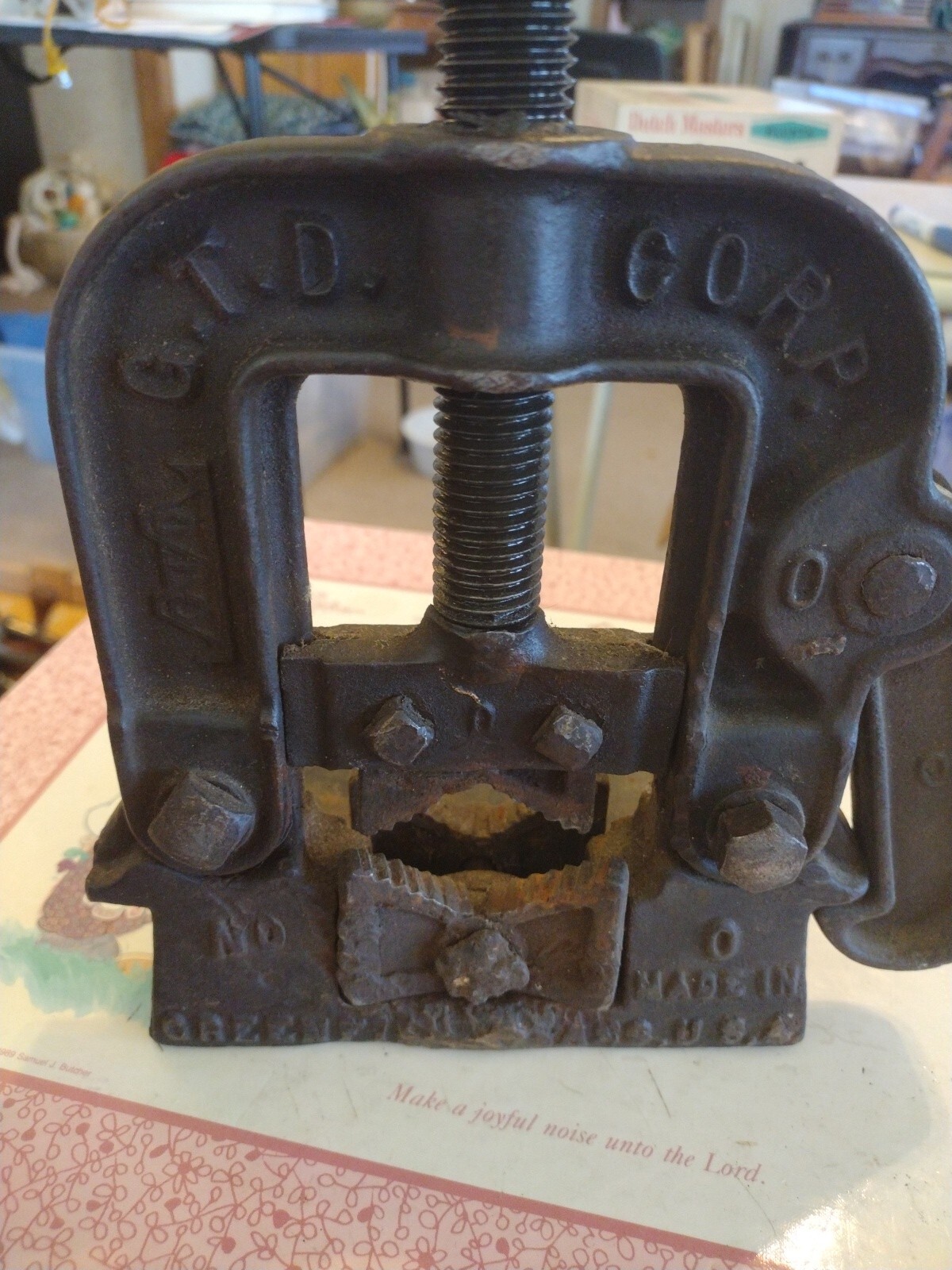 Rare Antique Cast Iron G.T.D. Corp Greenfield Mass Vintage Pipe Vise ...