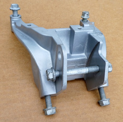 1999 - 2009 GM IMPALA GRAN PRIX REGAL 3.8 Motor Mount Bracket Front RH ...