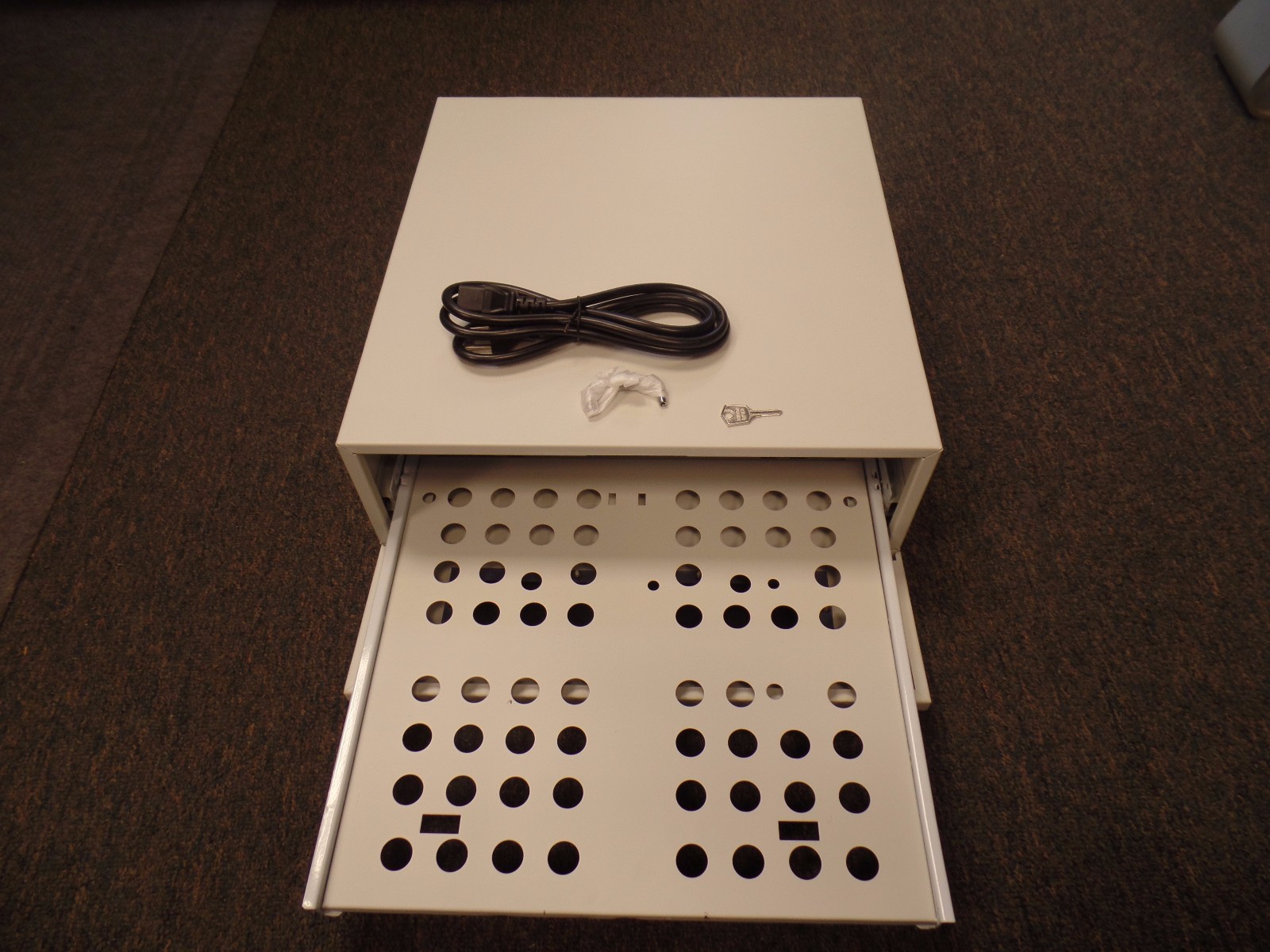 ADT+A-LBV800+Tamper+Resistant+Lock+Box+for+VCR%2FDVR+W%2F+FAN+%26+SLIDE ...