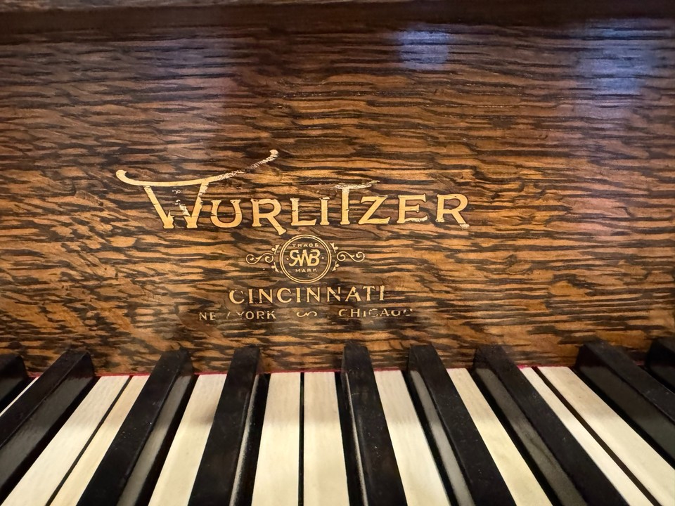 Wurlitzer Nickelodeon Player Piano Oak - Wurlitzer Style I, case design ...