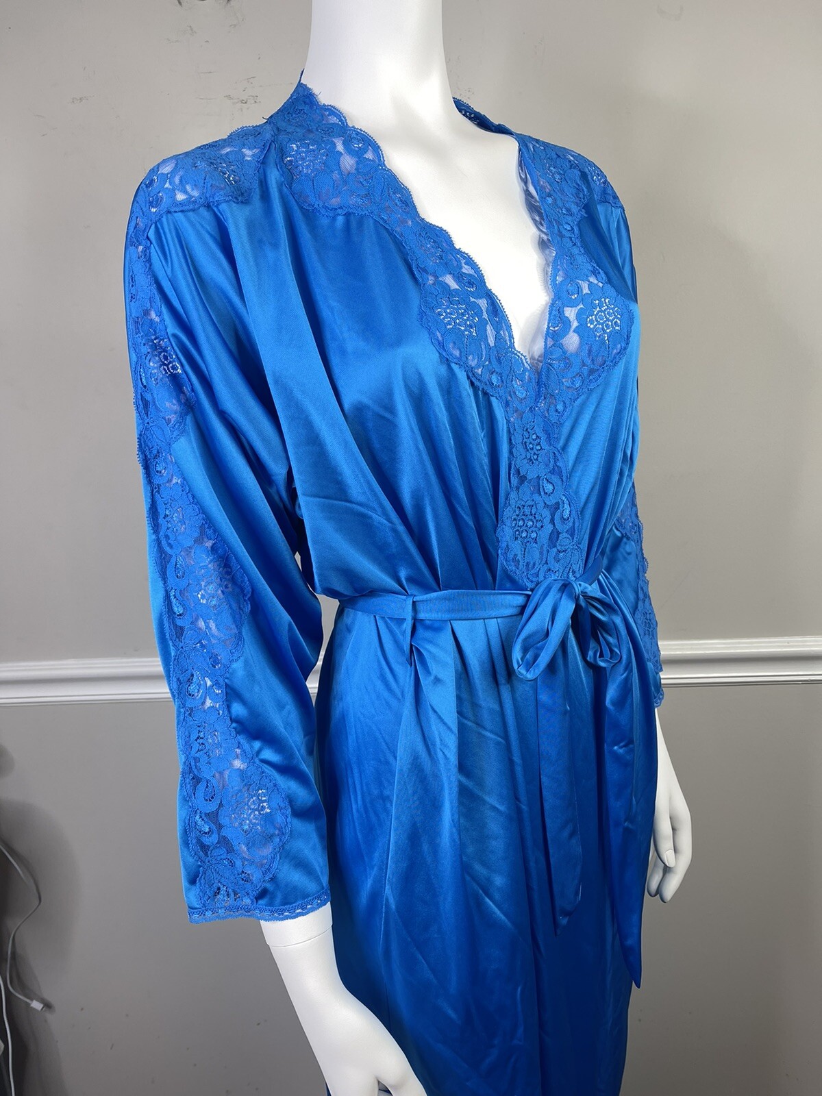 Vintage Miss Elaine Large Blue Satin Robe Dressing G… - Gem