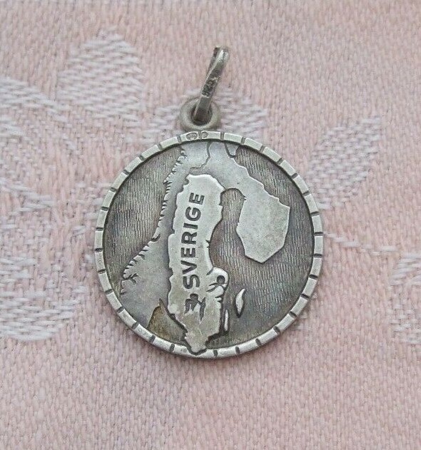 Vintage SVERIGE ~ SWEDEN ~ MAP "1968" Sterling Silver… - Gem
