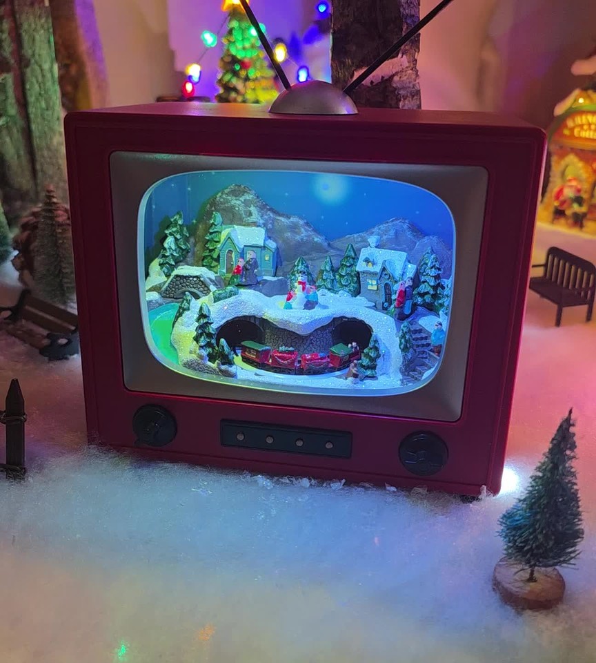 Christmas with this Red Retro Musical Light Up TV Decor | eBay