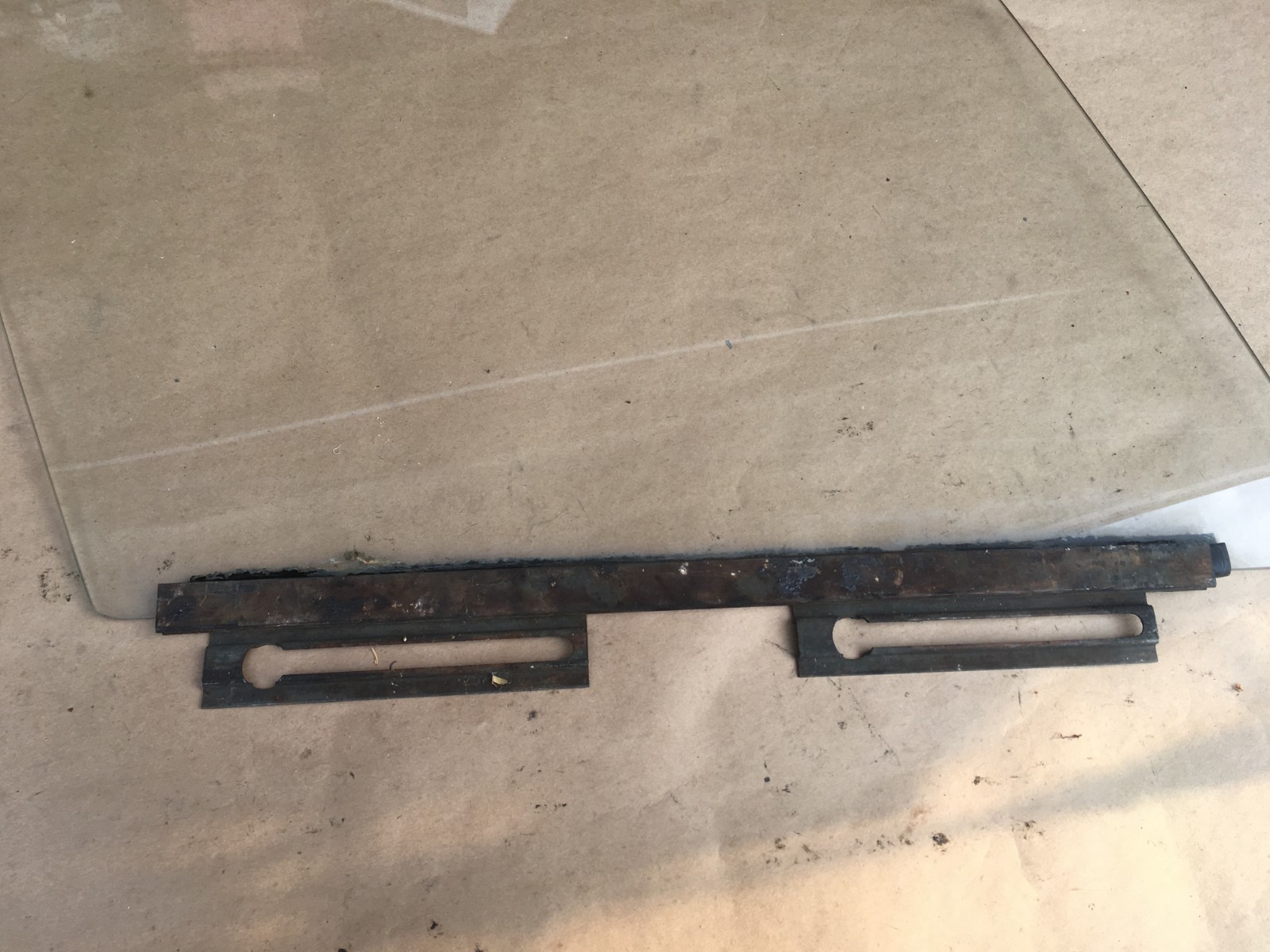 Porsche 911 / 912 Early Door Window Glass With Rail(Right,Passenger ...