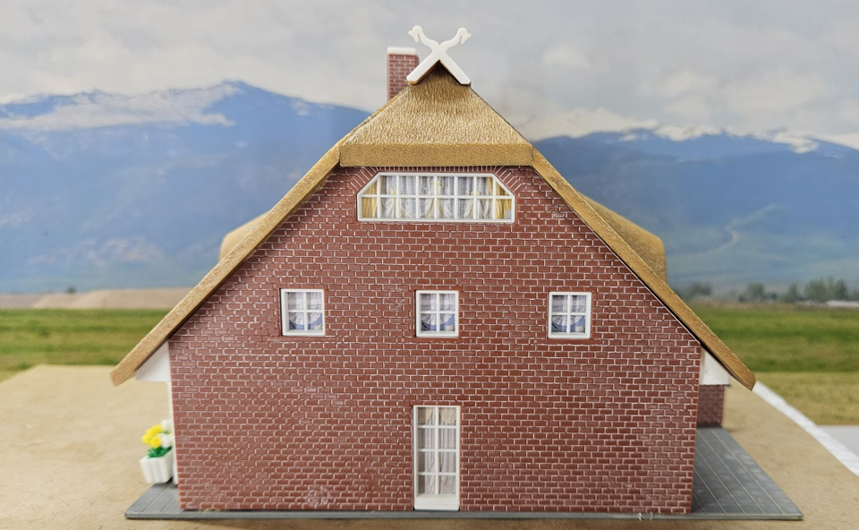 Faller HO Scale BUILT Model - #130250 Dwelling House with Reeds Thatch ...