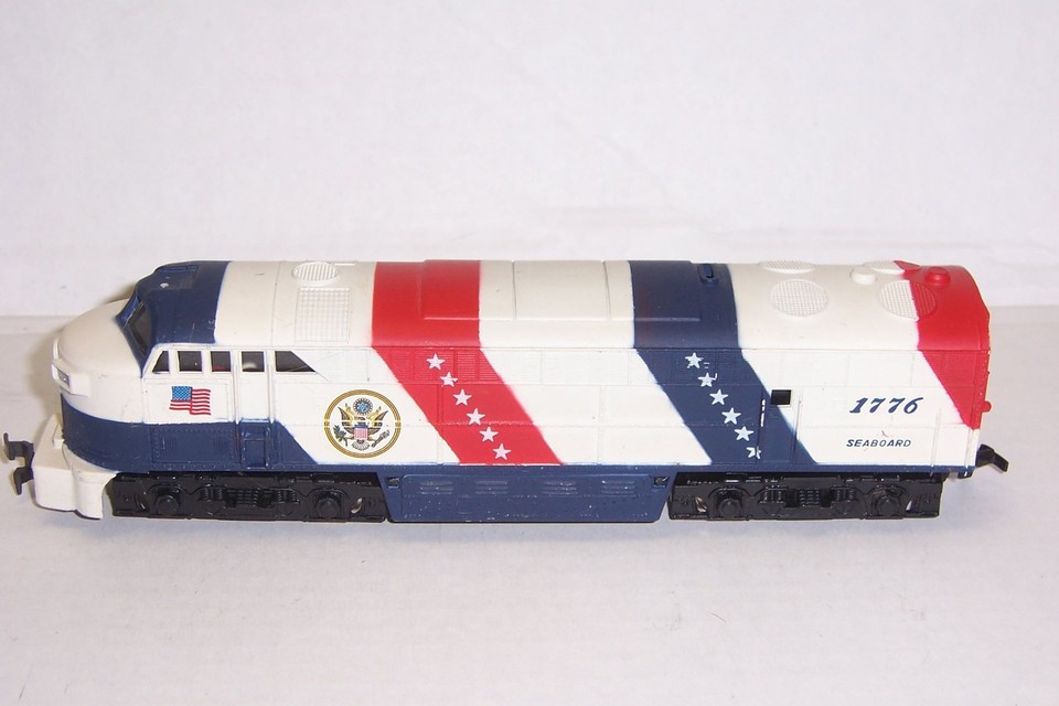 AHM Tempo HO Scale FM C-Liner Diesel Locomotive Spirit of '76 ...