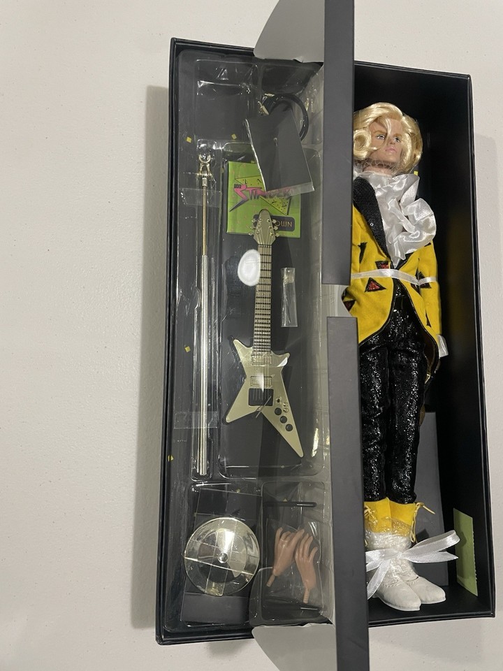 INTEGRITYTOYS= Rory "Riot" Liewelyn-JEM AND THE HOLOGRAMS-DRESSED DOLL ...