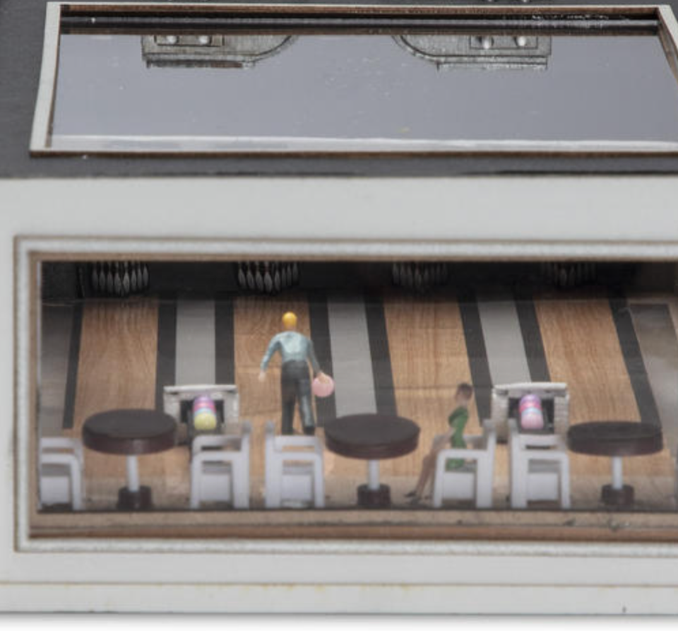 HO Scale Bowling Alley Lanes Building with LED Lights Interior Exterior ...