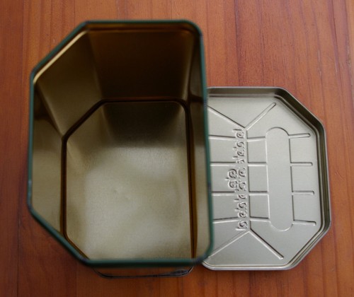 2000 M&M's Christmas Happy Holidays Tree Shop Wreaths Holly Metal Tin ...