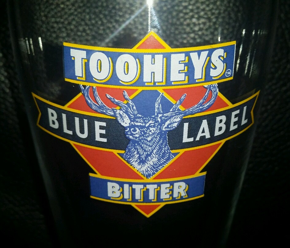 RARE COLLECTABLE TOOHEYS BLUE LABEL BITTER 285ML BEER GLASS GREAT USED ...