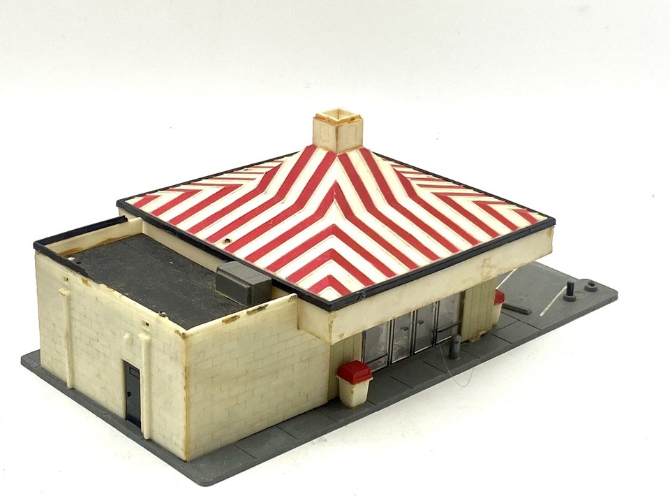 Vintage Kentucky Fried Chicken Restaurant & Convenience Store HO Scale ...