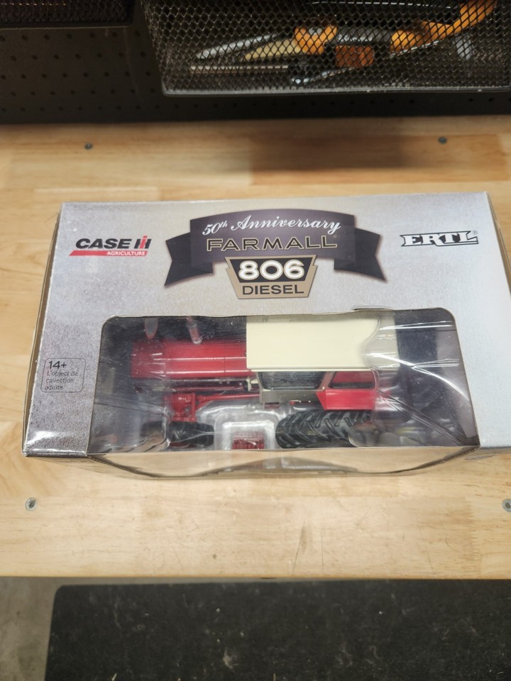 Case International Farmall 806 toy Tractor 50th Anniversary Edition 1: ...
