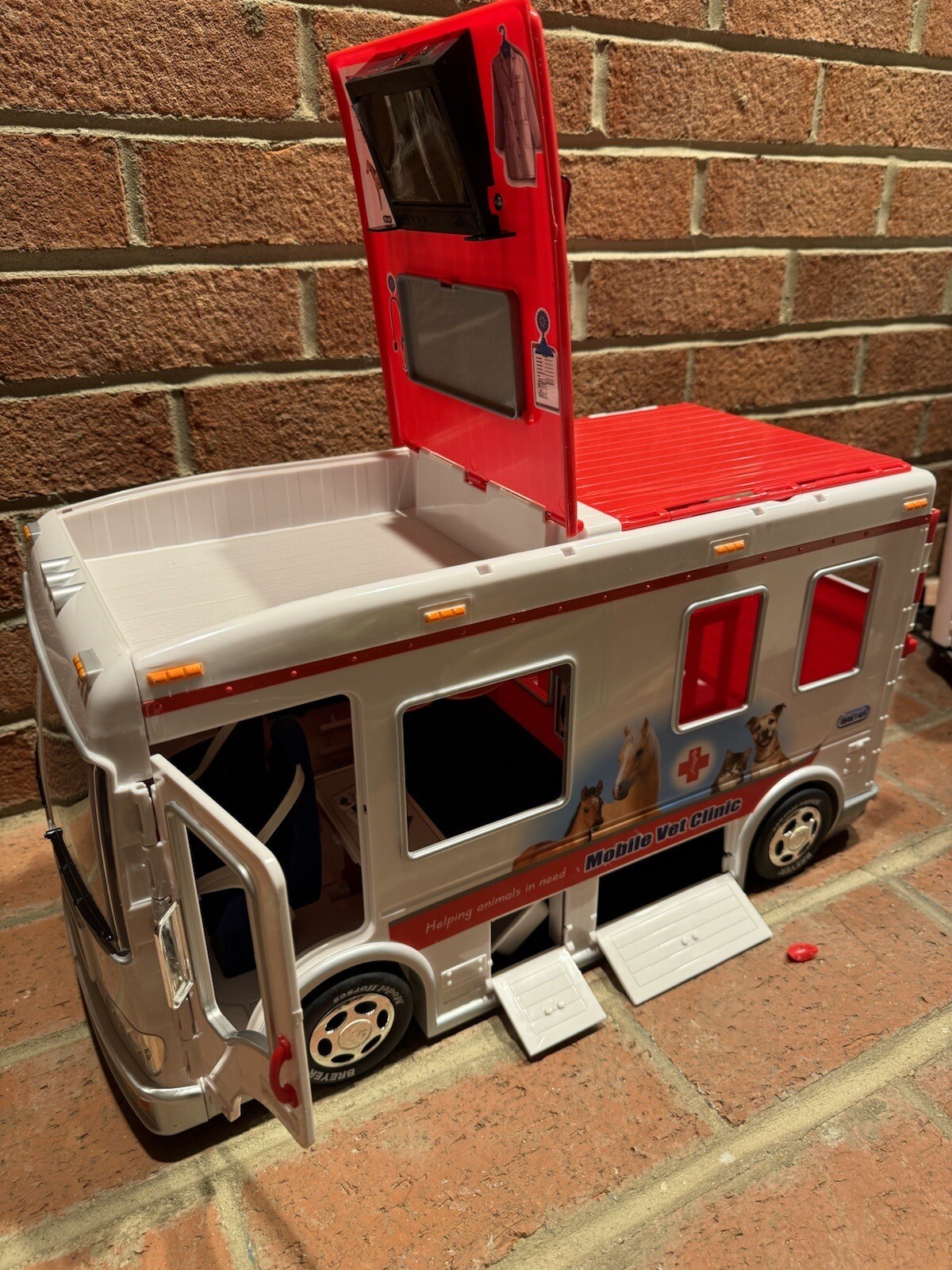 Breyer Traditional Mobile Vet Veterinary Clinic RV Camper Horse Trailer ...