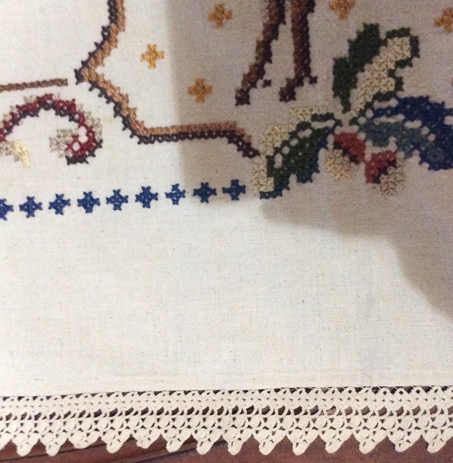 Vintage Embroidered / Cross Stitch Deer & Turkey Tablecloth Crochet ...