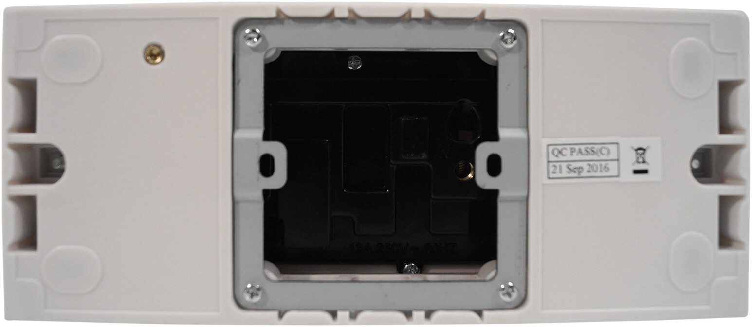 Triple Switched Socket 3 Gang Treble Wall Plug c/w Surface Back Box ...