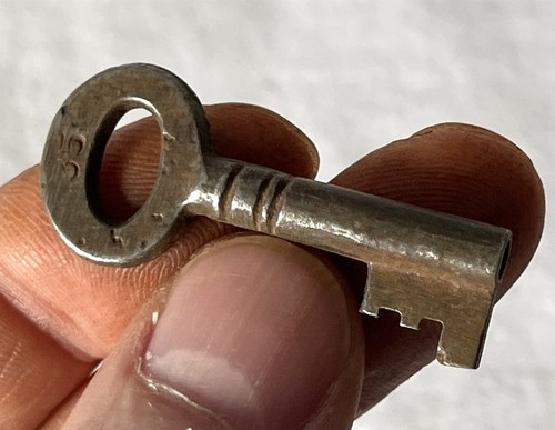 Small Vintage Metal Skeleton / Ornament / Escape Room Key ~4cm #56-631 ...
