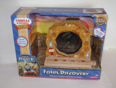 NEW Fisher Price Thomas & Friends Wooden Railway Train FOSSIL DISCOVERY ...