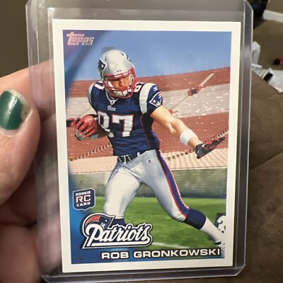 Rob Gronkowski RC Rookie Card 2010 Topps #148 Patriots Tight End NFL ...
