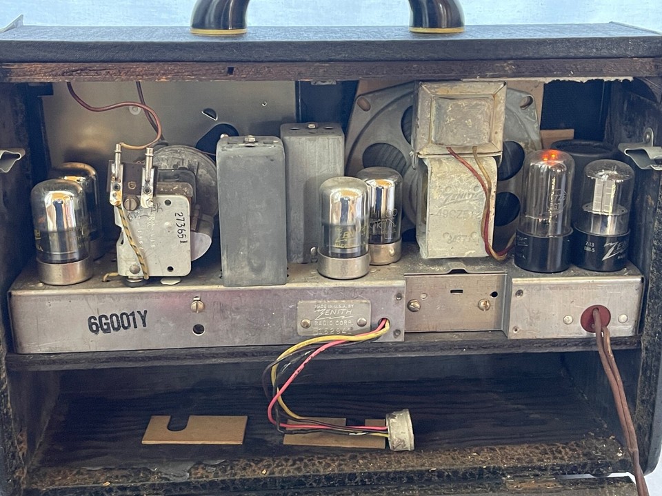 VTG 1946 Zenith Universal Long Distance PORTABLE Tube AM Radio No ...